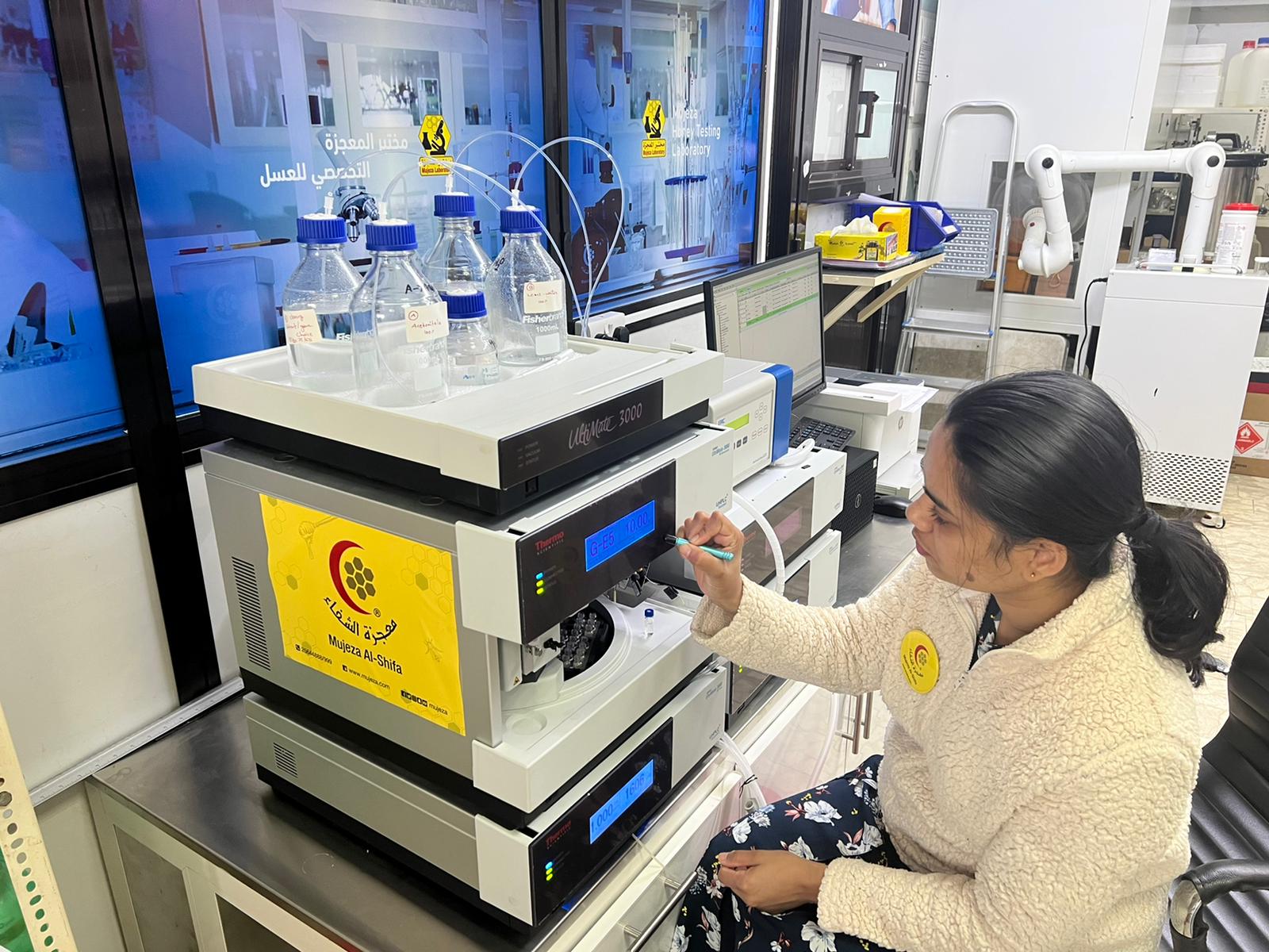 "معجزة الشفاء " تكشف عن طرق قياس سكريات عسل النحل - صحيفة النخبة